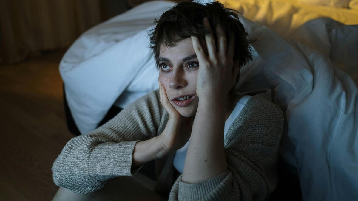 ¿Por Qué Me Despierto a las 3 AM?: 5 Causas y Soluciones Prácticas